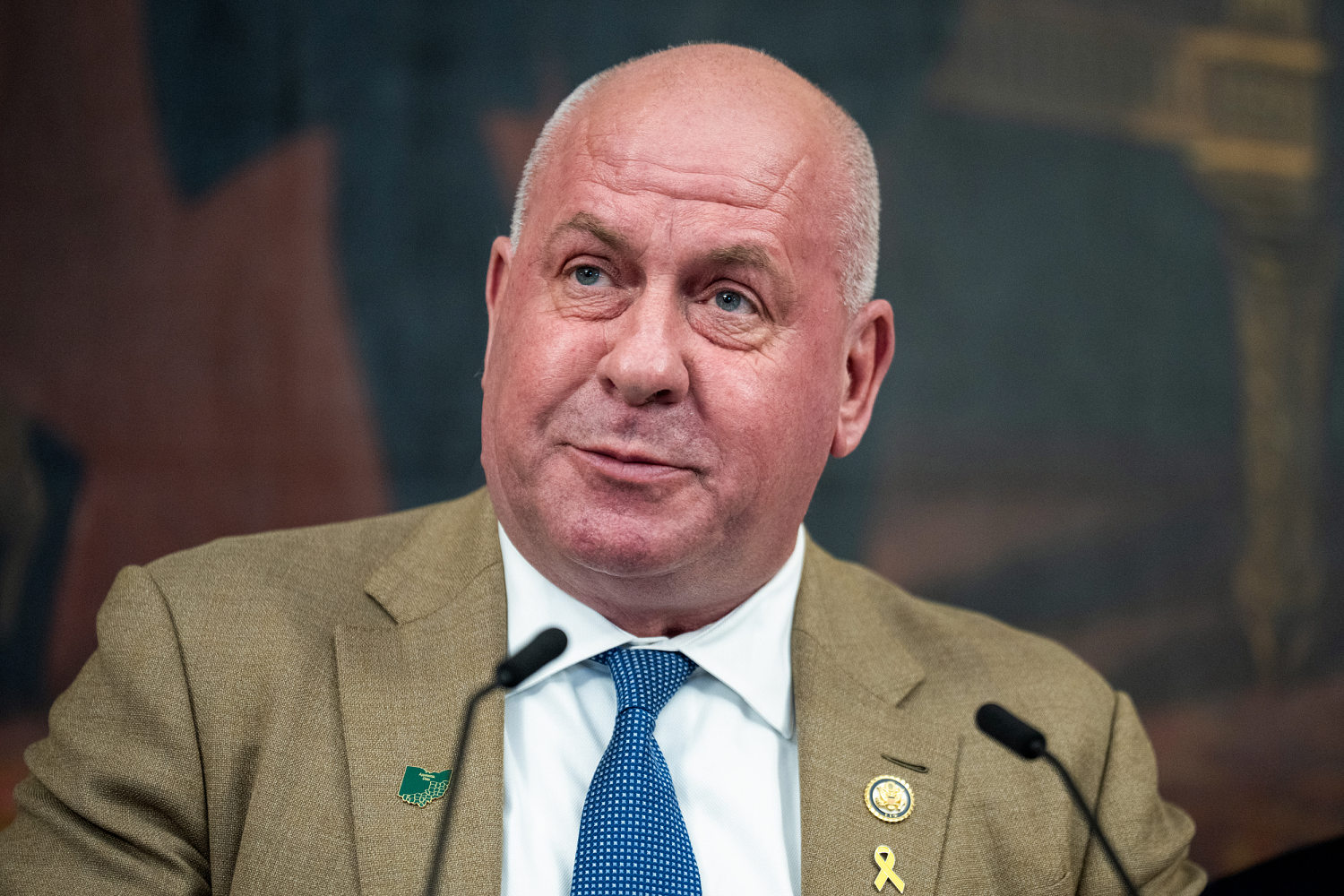 Republican congressman calls flag with swastika displayed in his office ...