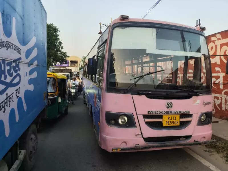 Panic on city bus as smoke suggests fire