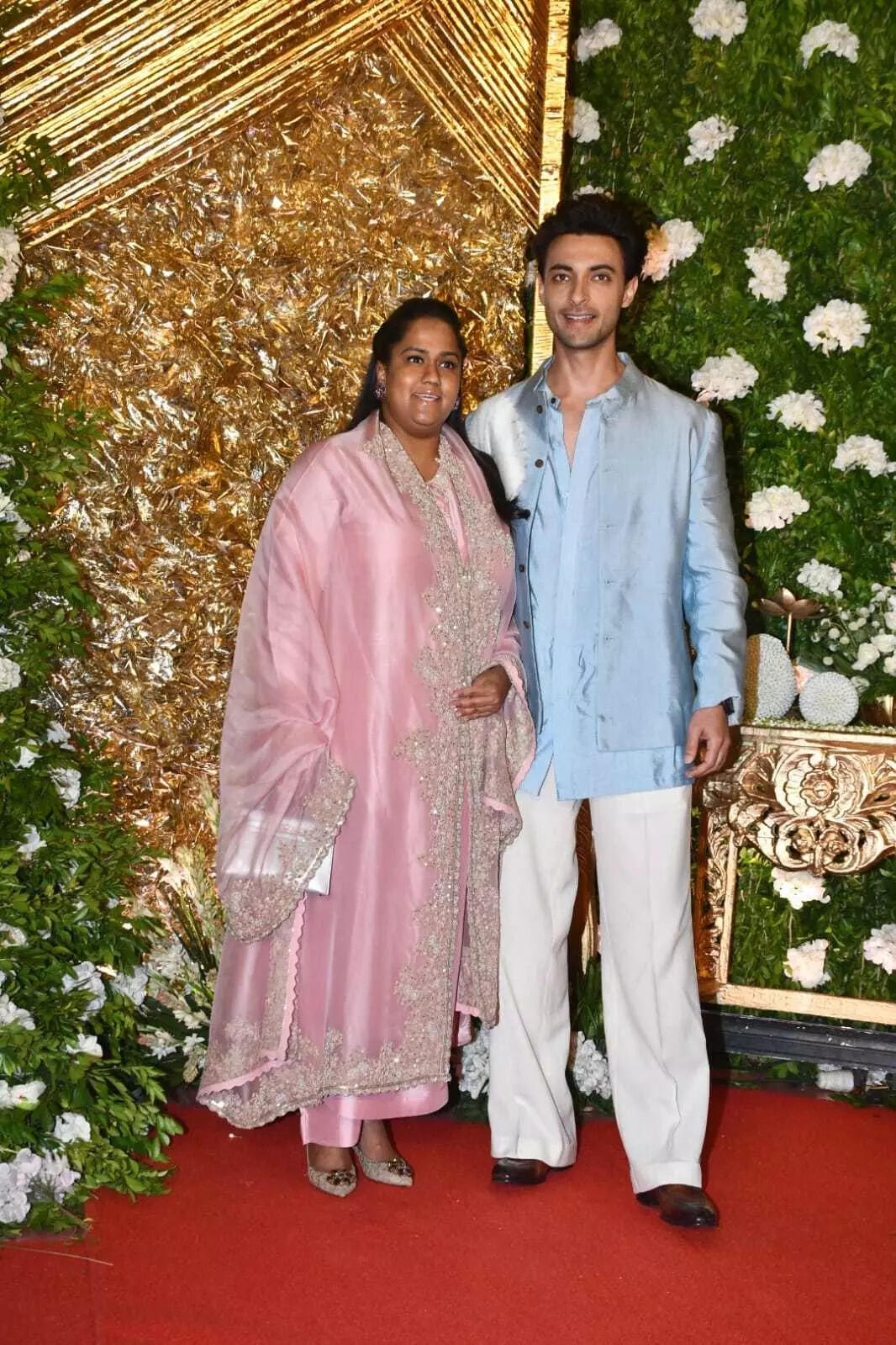 Ramesh Taurani’s Diwali bash: Hrithik Roshan, Pooja Hegde, Sonakshi ...