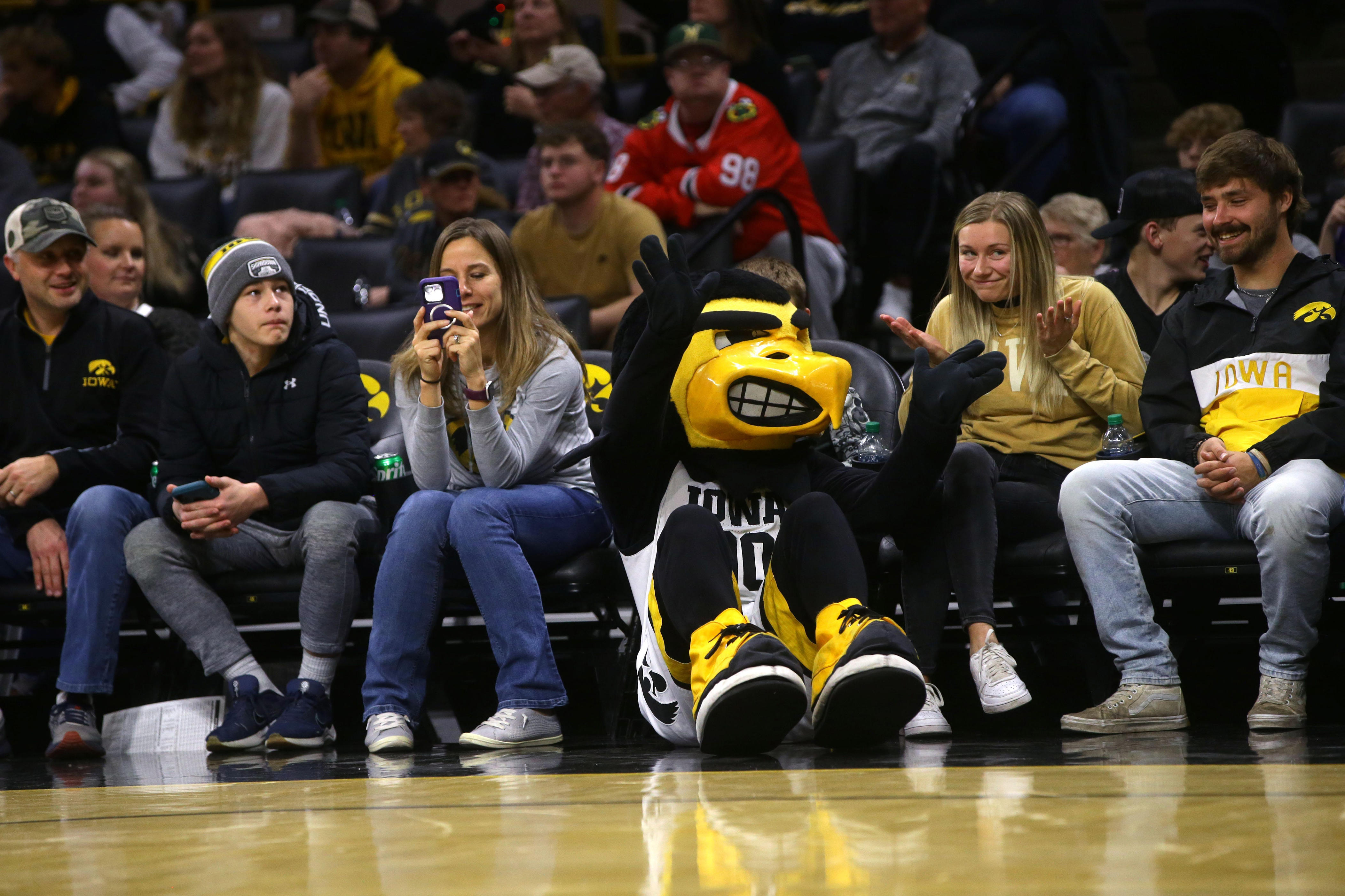 Fans get first look at new courtside Iowa basketball student seating