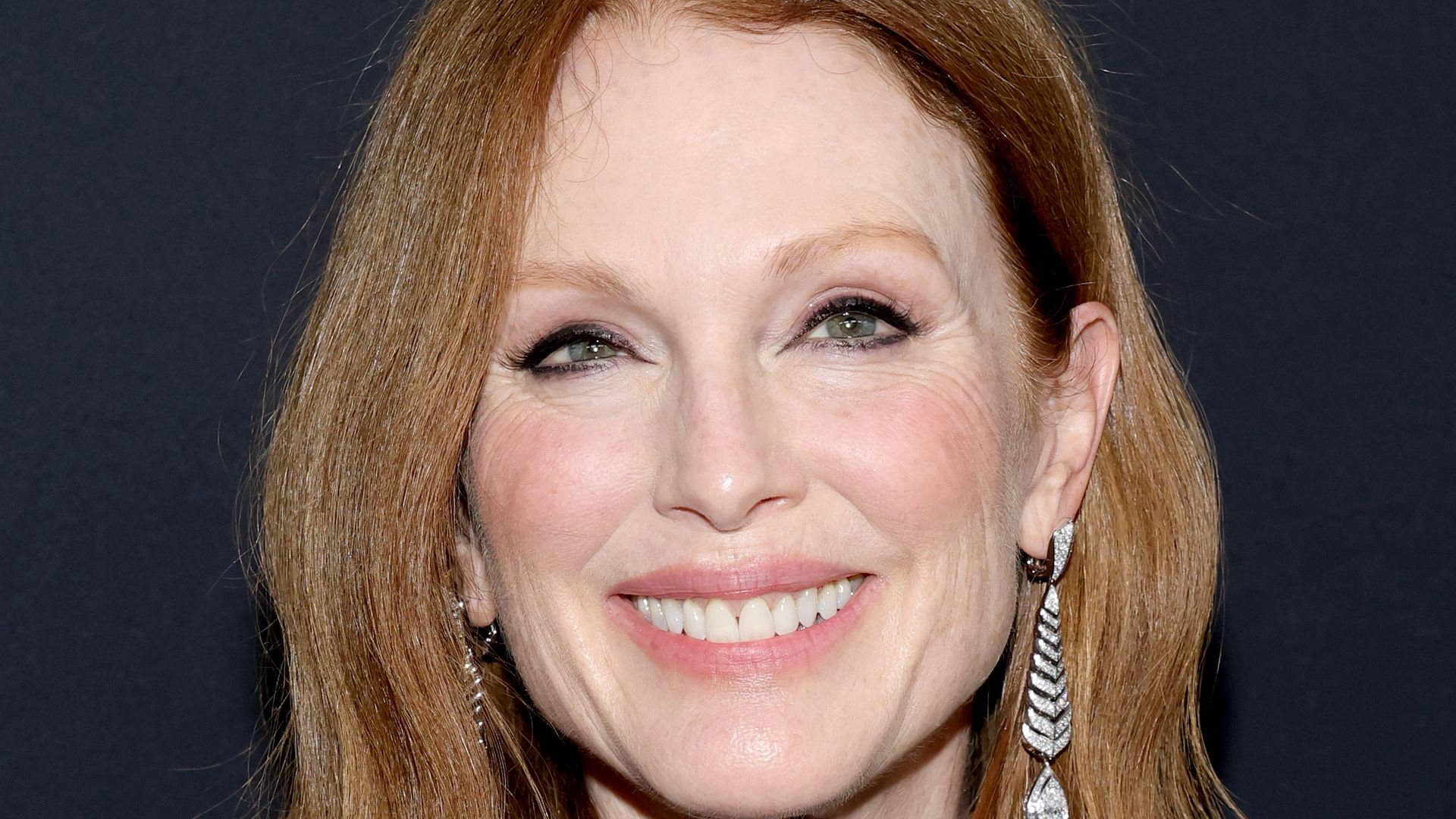 Julianne Moore says walking backwards is 'good for your body and brain ...