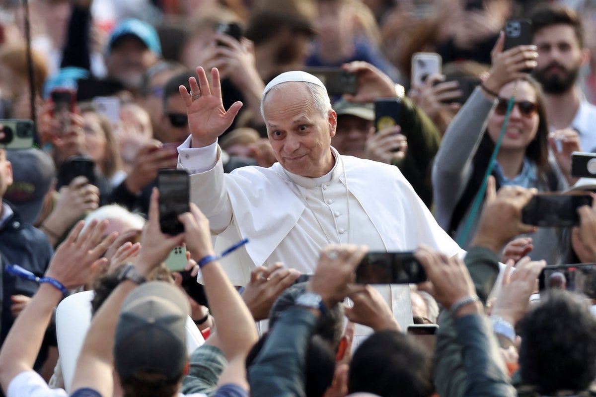 White Sox superfan Pope Leo trolls the Cubs in Spanish after a fan ...
