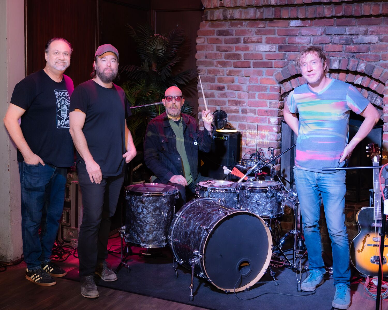 RIC Bar in Rockridge is hosting private shows to cure musicians’ blues