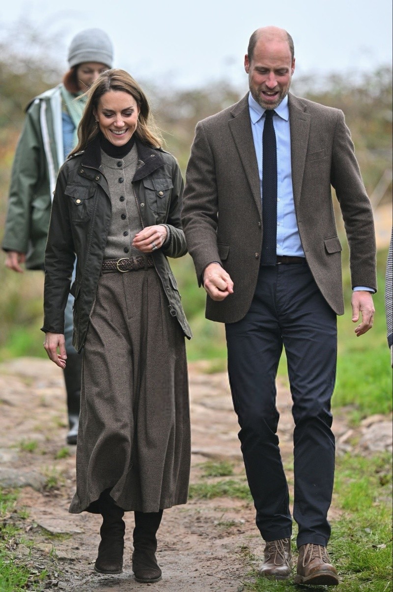 Kate Middletons autumn style: Why military green and skirts with knee ...