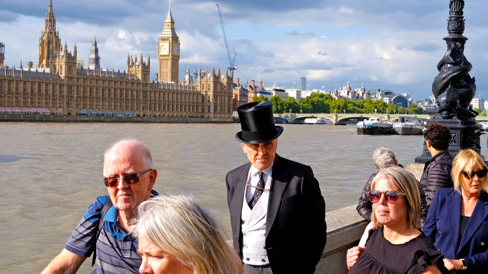 Britain’s Long Goodbye to Queen Elizabeth II
