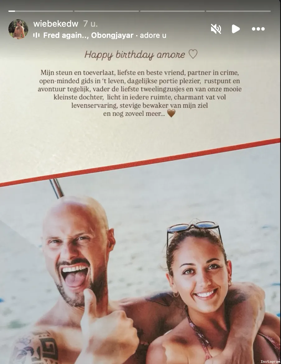 📷 Tom Boonen blaast 45 kaarsjes uit: vriendin Wiebeke zet hem in de ...