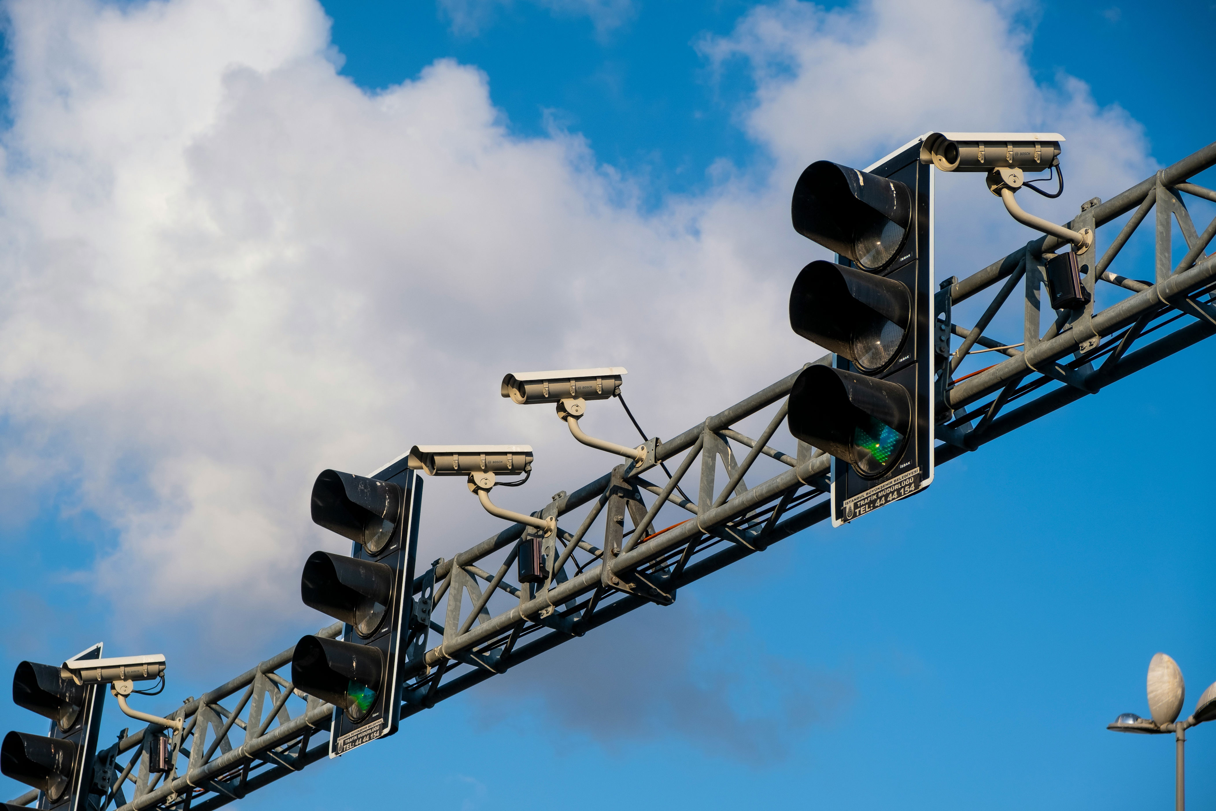 Banned statewide, bill allowing traffic cameras in Milwaukee creeps forward
