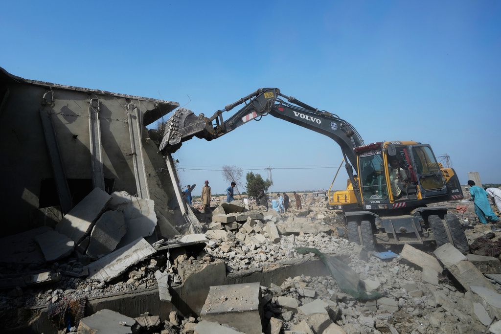 Pakistan and Afghanistan announce ceasefire after deadliest clashes in ...