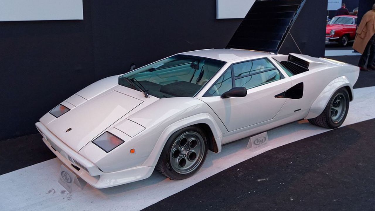 How the 1976 Lamborghini Countach rewrote supercar drama