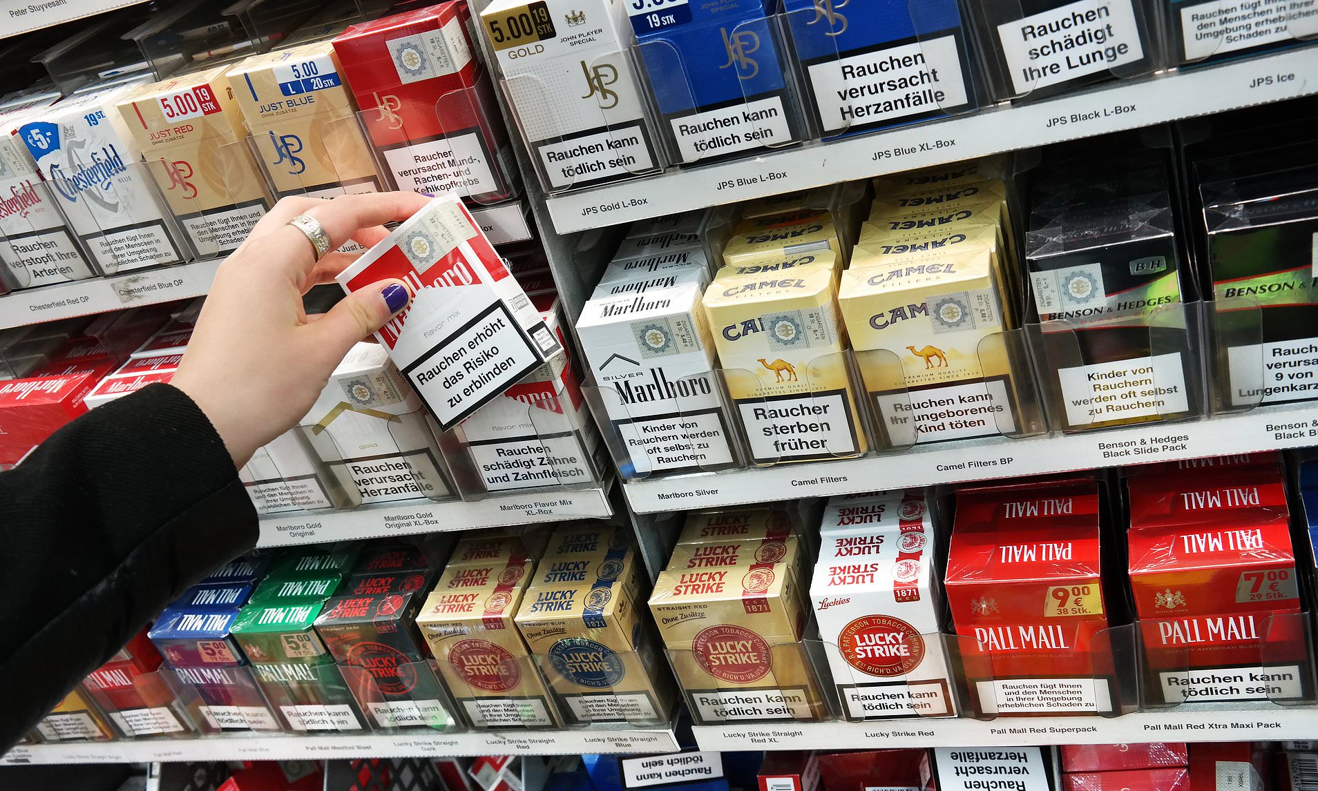 EU 'is considering banning filter cigarettes and e-cigarettes'