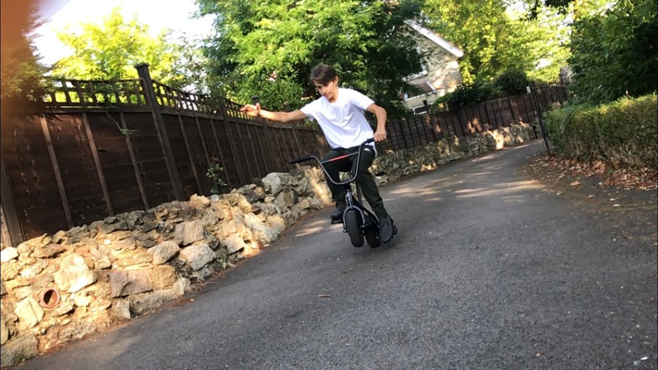 Mini rocker wheelies take over the skatepark