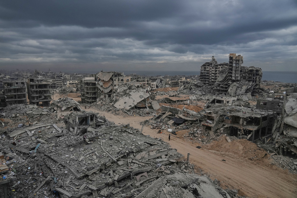 Photos show Gaza’s destruction as families return to what's left of ...