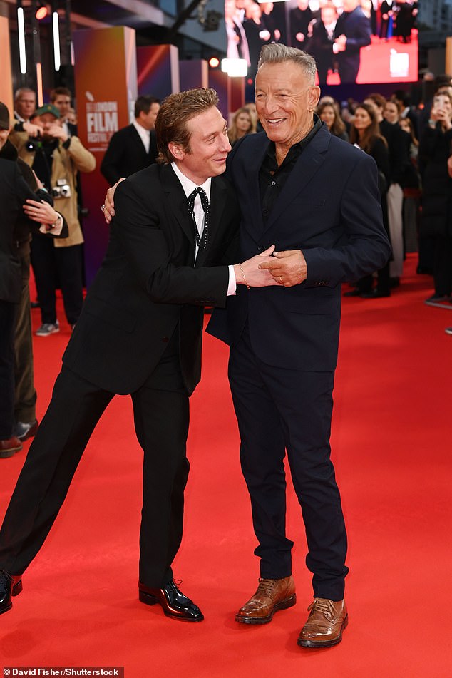 Bruce Springsteen larks about with Jeremy Allen White and Stephen ...