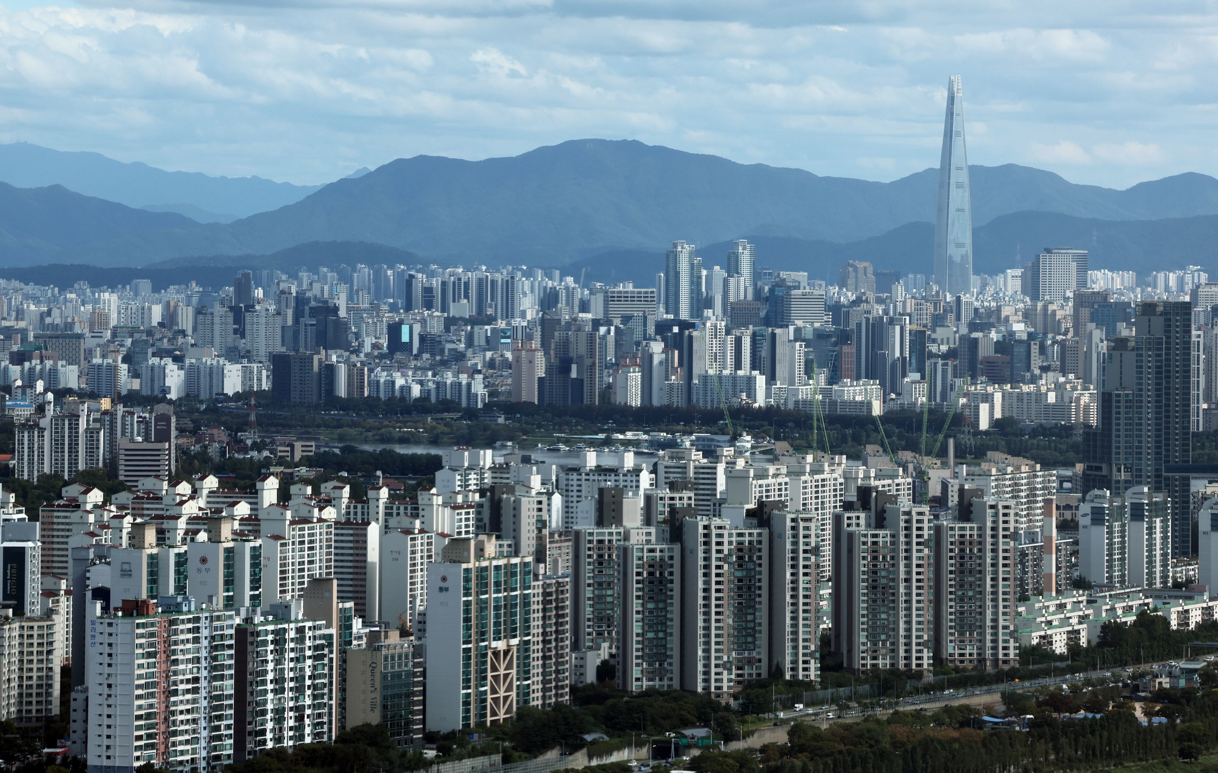 President Lee Jae-myung targets tax benefits for multiple, high-value ...