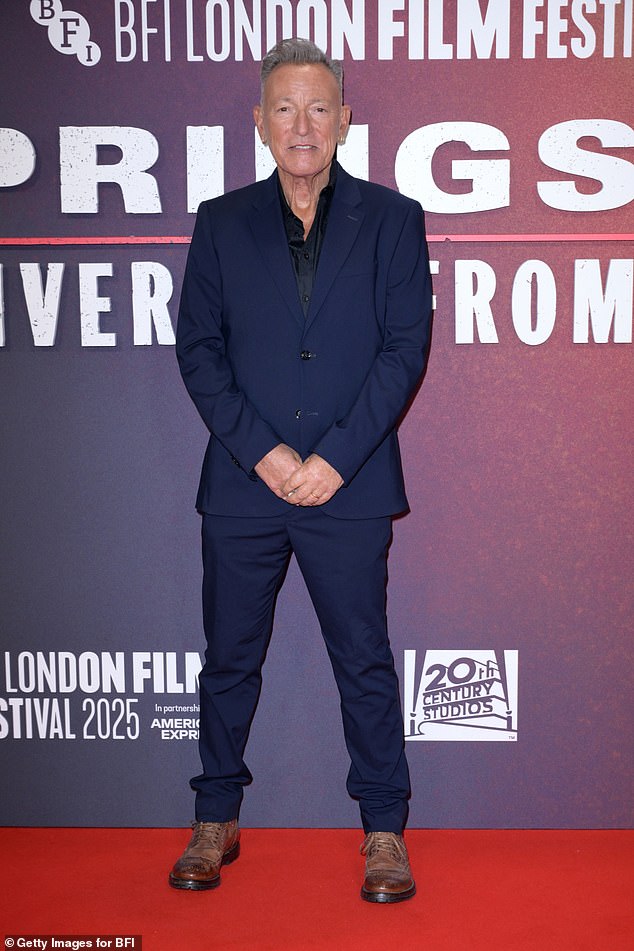 Bruce Springsteen larks about with Jeremy Allen White and Stephen ...