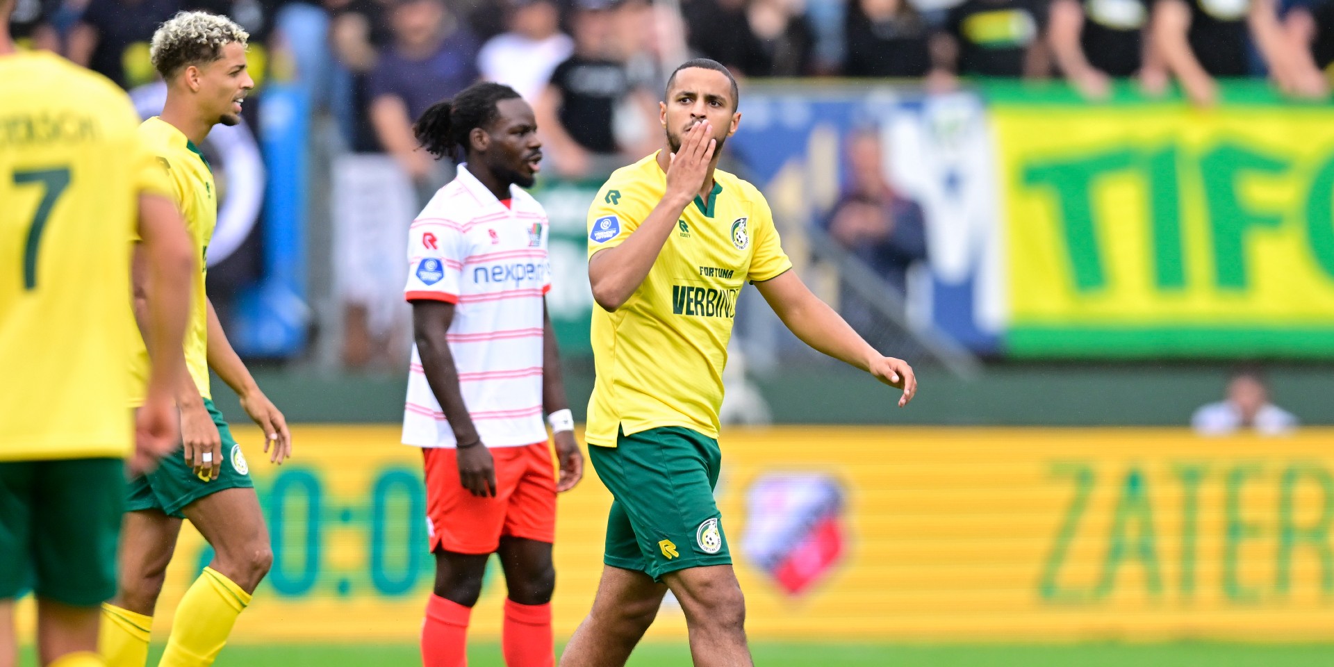 Opvallend: aftrap van Eredivisie-duel Fortuna Sittard - FC Groningen ...