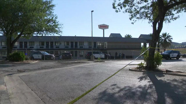 San Antonio police shooting: 2 officers shot, suspect killed