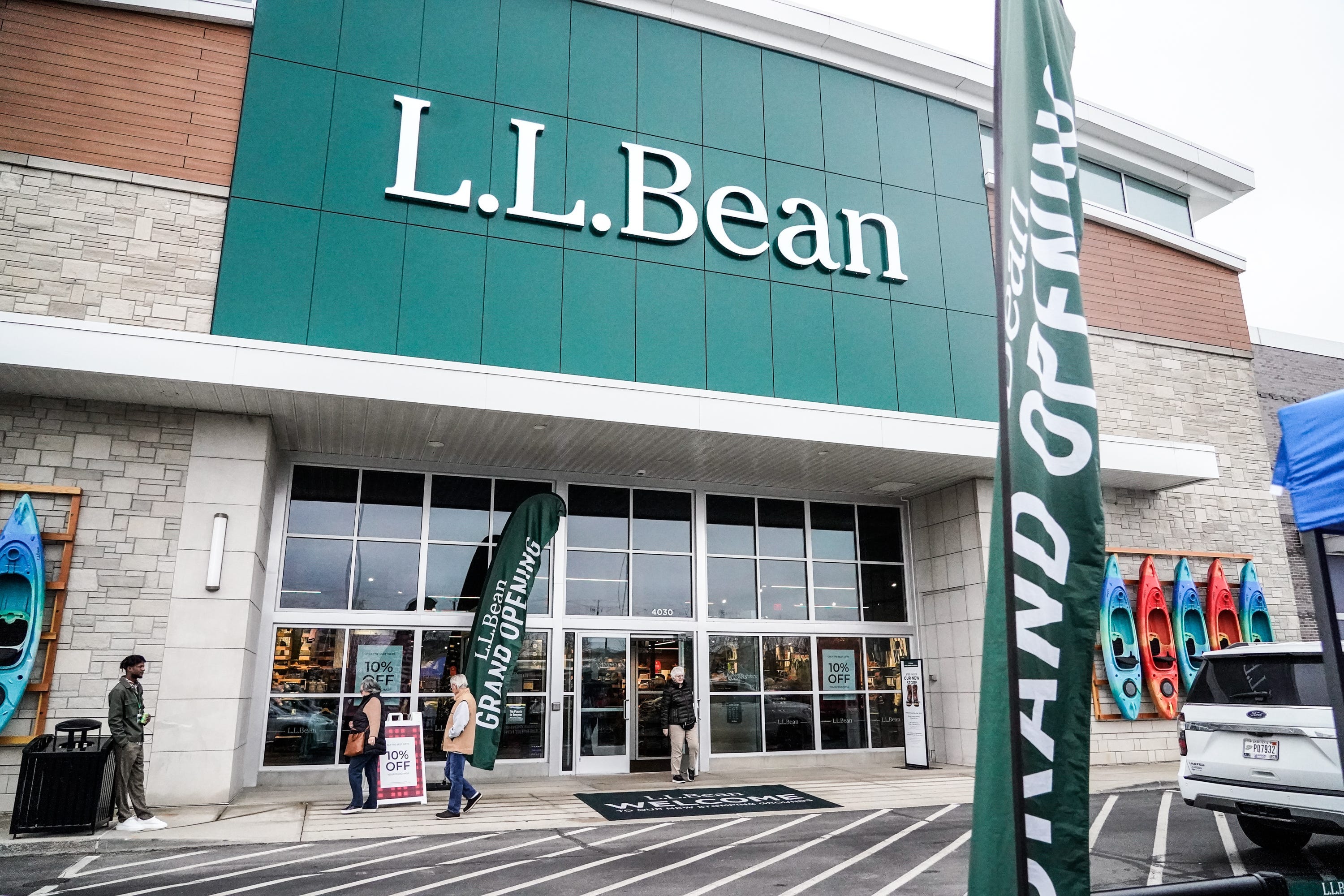 This popular outdoor-lifestyle retailer plans to open a new 17,000 ...