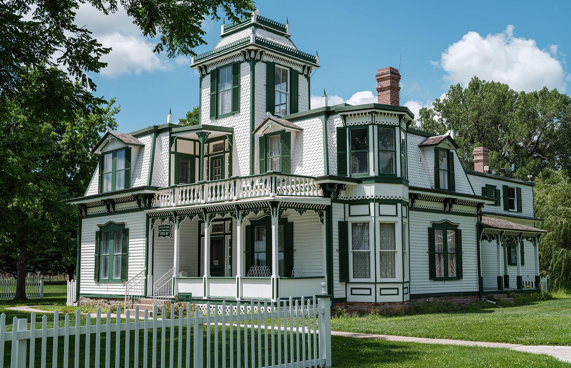 Discover the most famous architectural house style in every US state