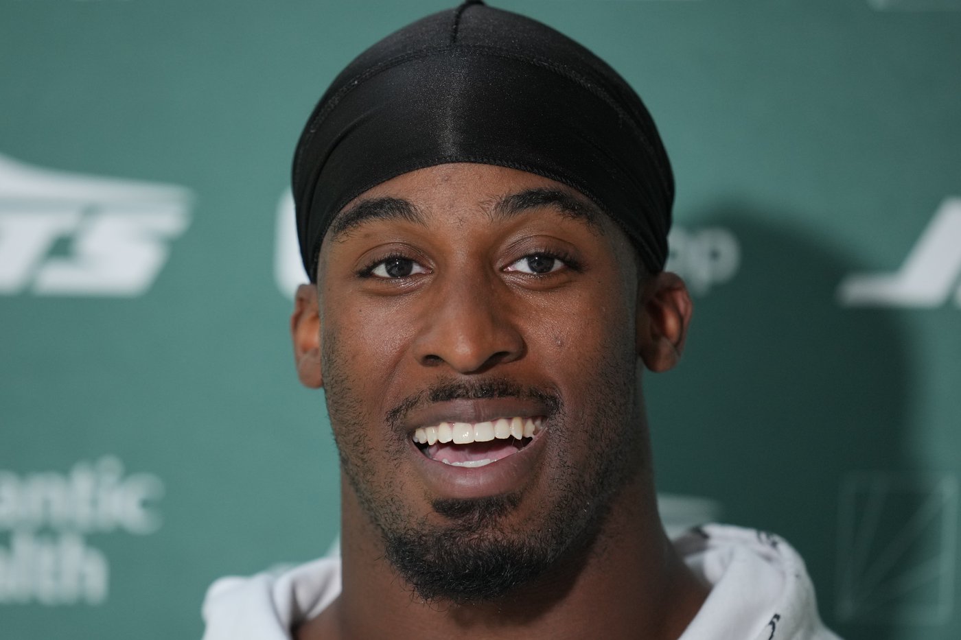 Breece Hall's cryptic post stirs trade rumors. Jets coach says he doesn ...