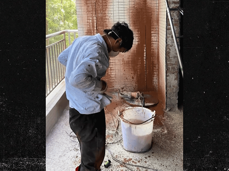 Construction Worker Nearly Saws Himself in Half, on Video