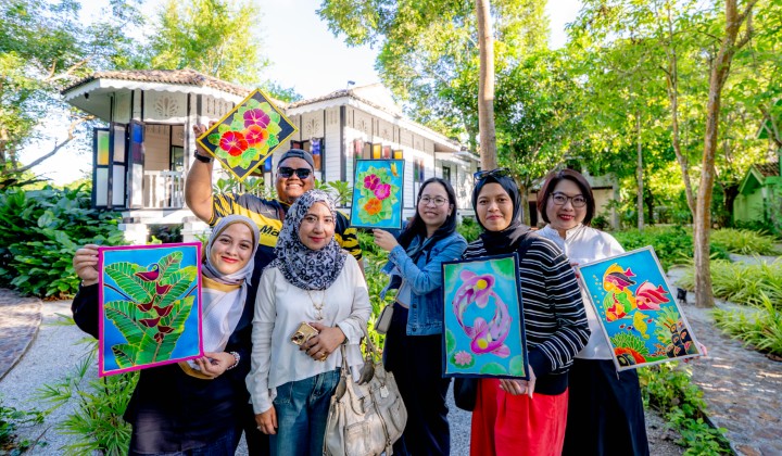 Kelantan Artist Finds Home Teaching Batik In Langkawi
