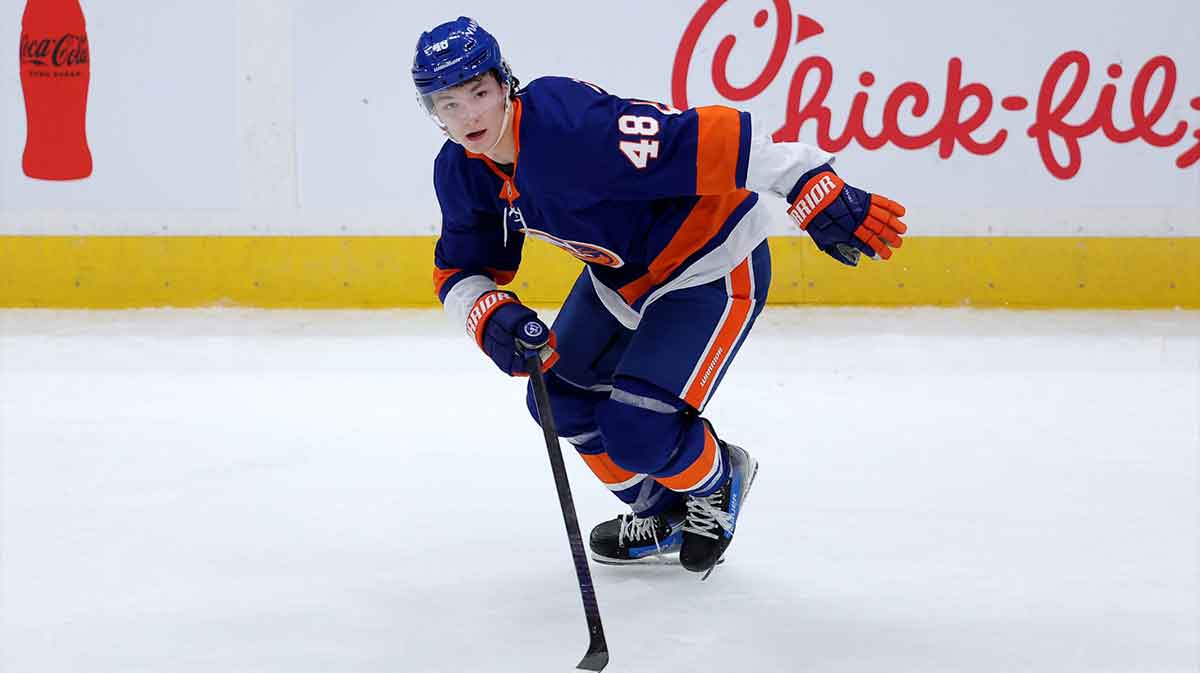 Connor McDavid offers advice to Islanders’ Matthew Schaefer ahead of ...