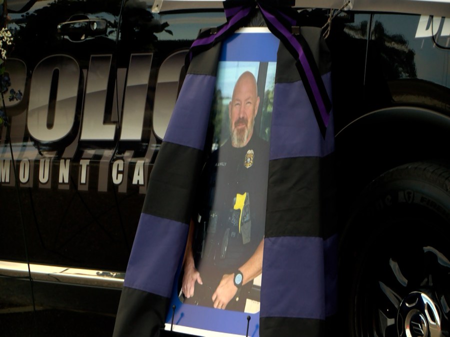 Mount Carmel community remembers Officer Mark Lindsey as family man