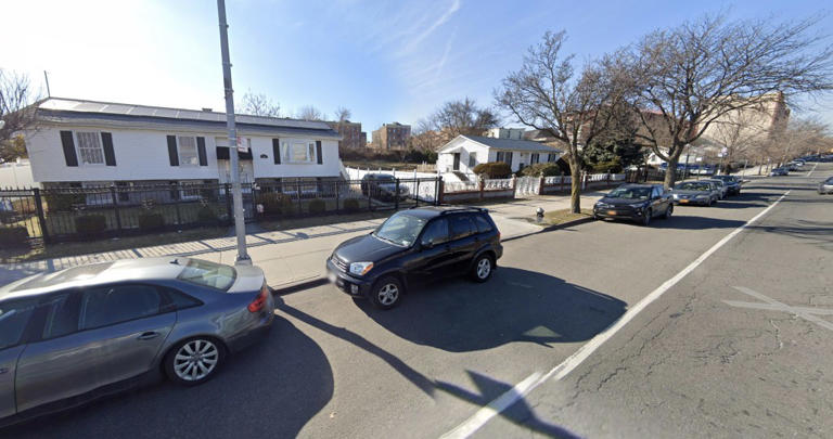 Pipe-wielding brute attacks two women, one teen in string of random NYC ...