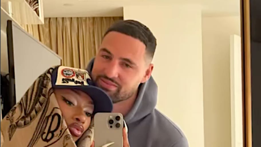 Megan Thee Stallion hangs with Klay Thompson’s mom at Mavericks-Lakers game