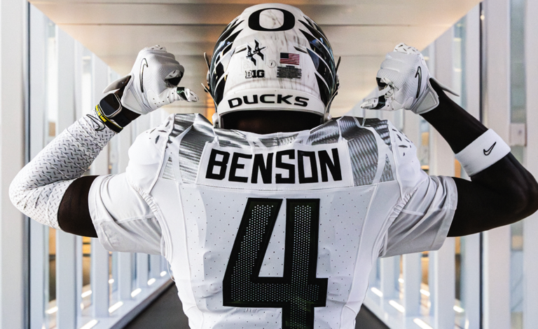 Oregon Ducks unveil all-white 'Stormtrooper' uniforms with new helmet ...