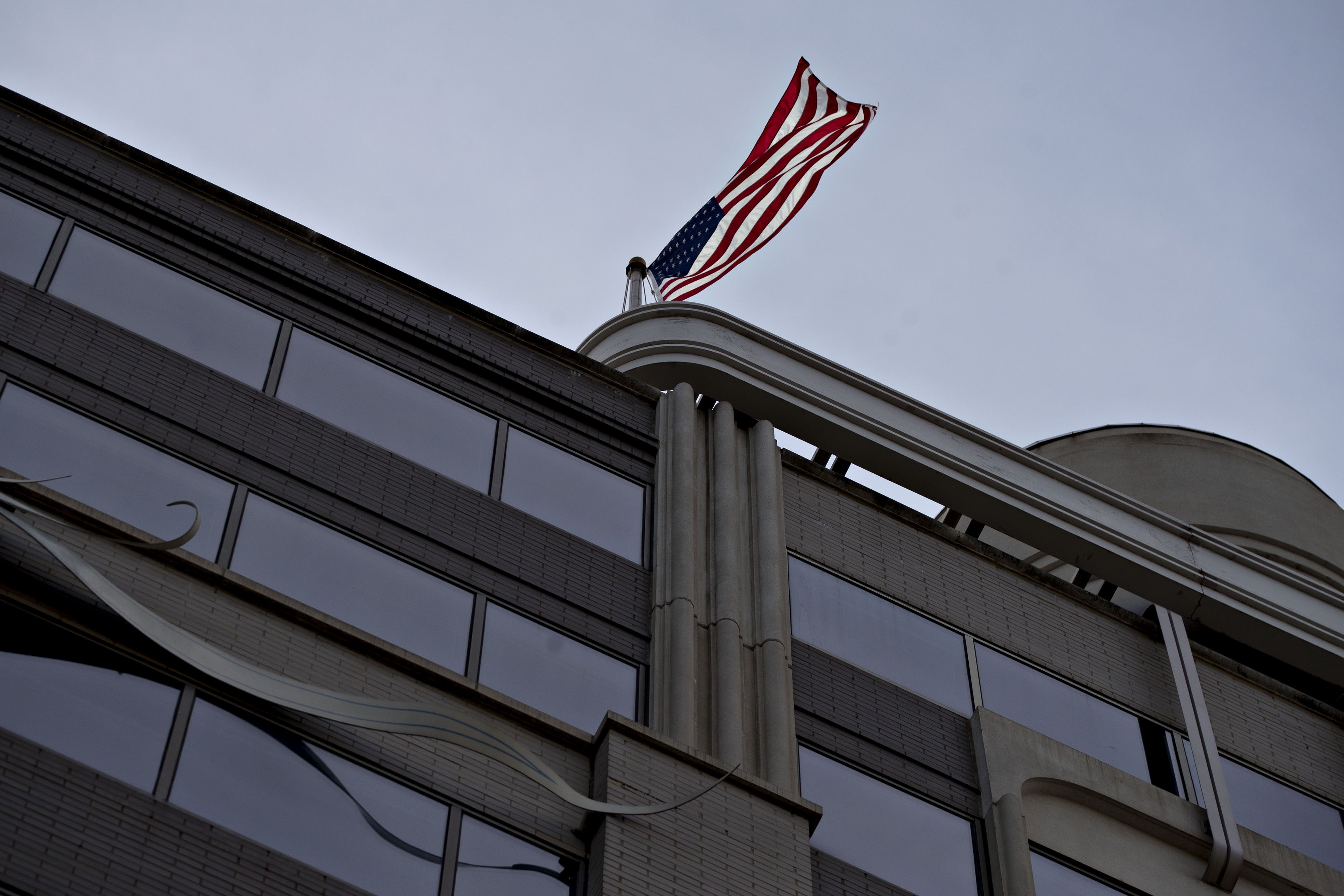 US Weighs Ban on Tycoon Richard Li’s HKT as China Tensions Rise