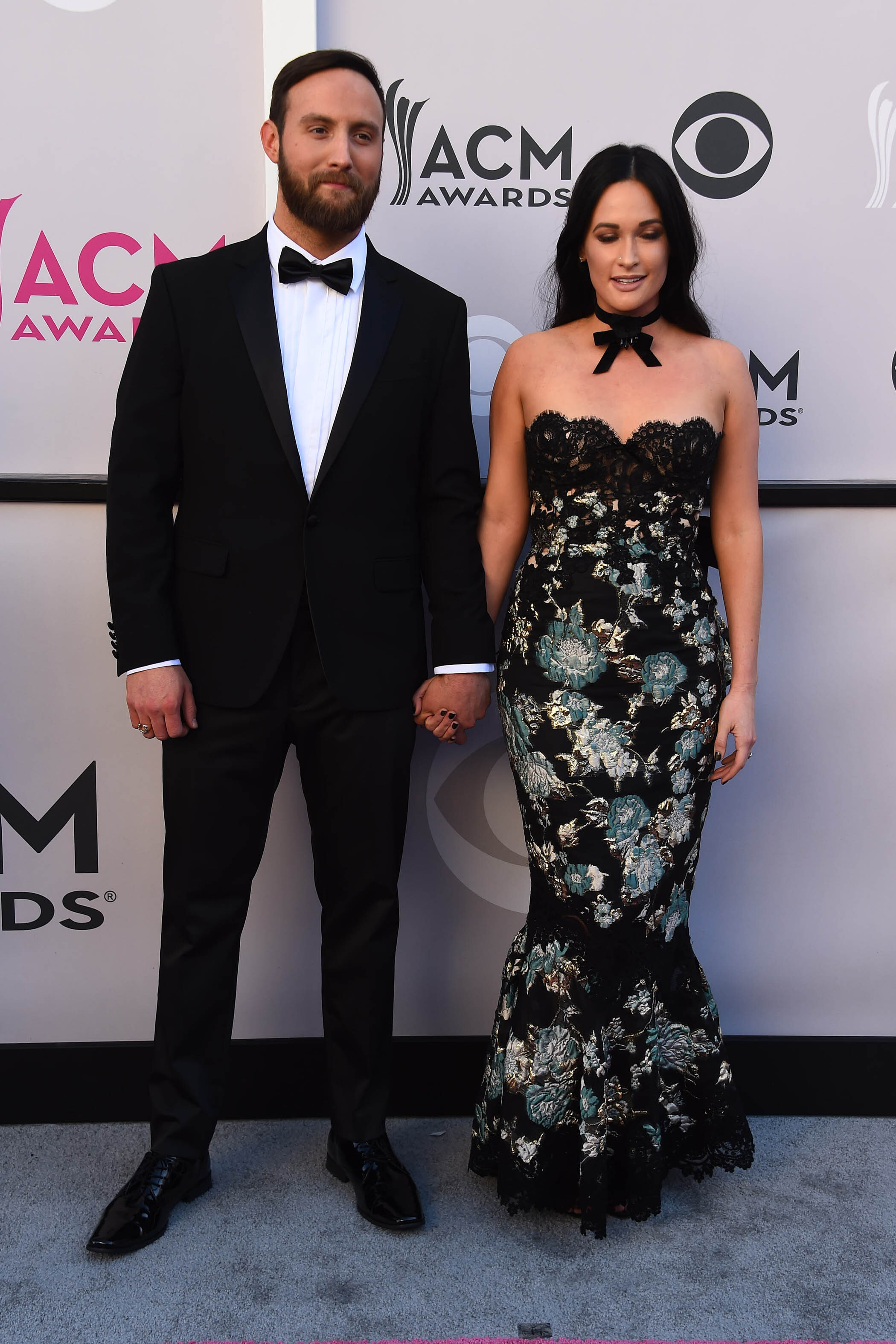 Ruston Kelly announces engagement