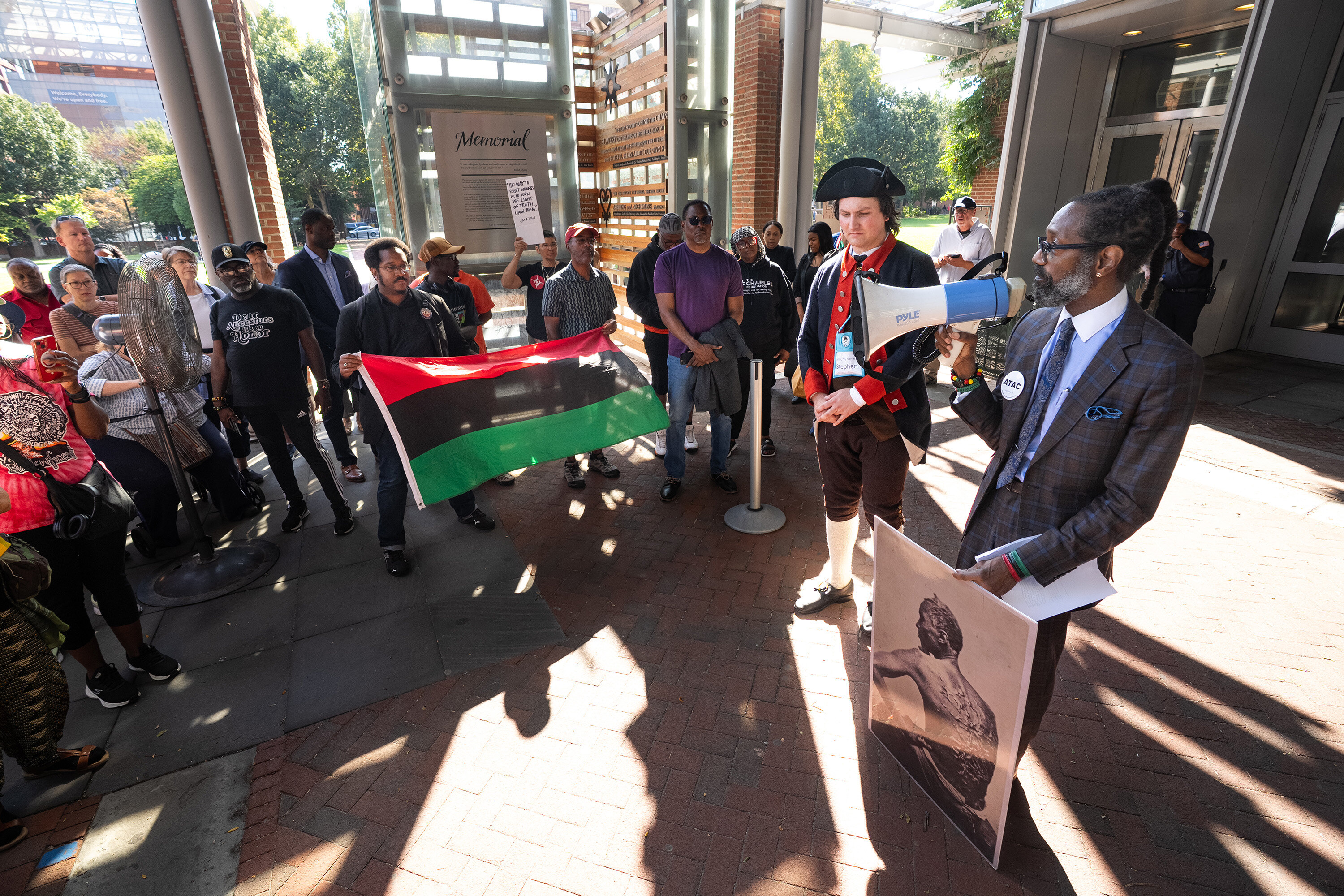 Hundreds of photos of exhibits at Philly's Independence Park have been ...