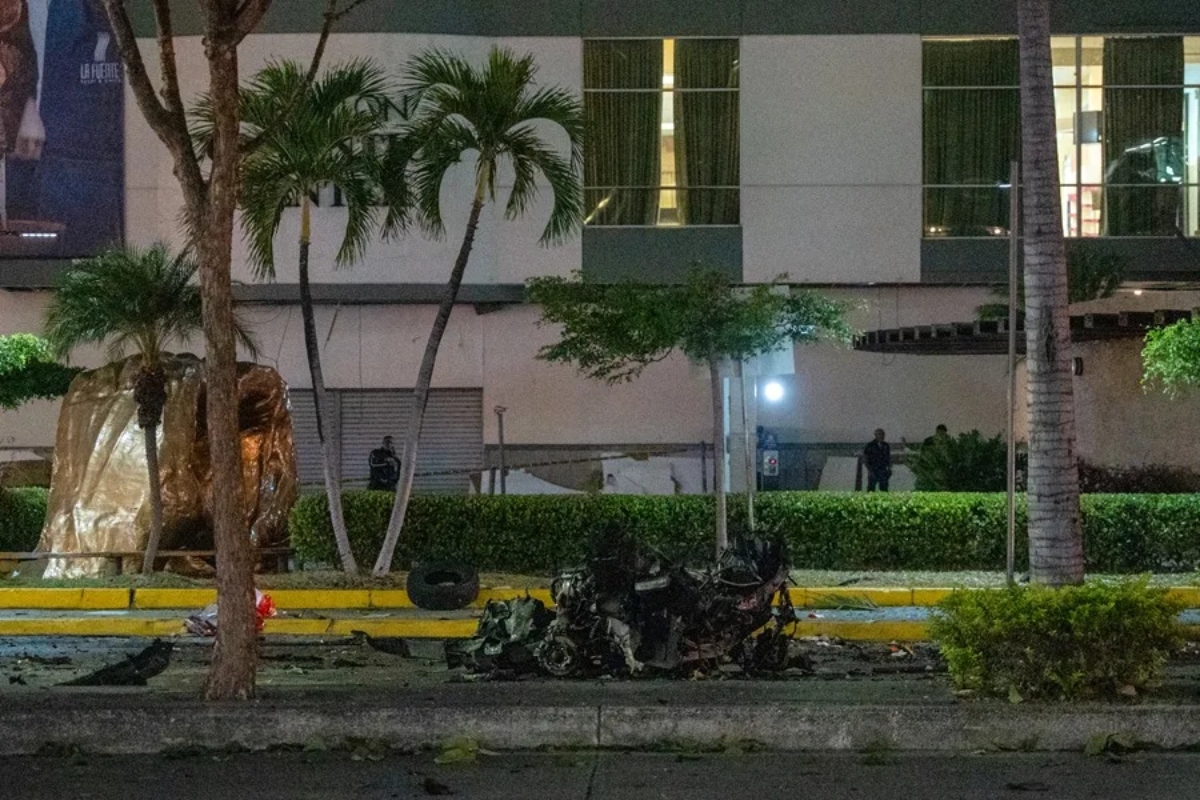 Un coche bomba explota frente a un centro comercial en Guayaquil