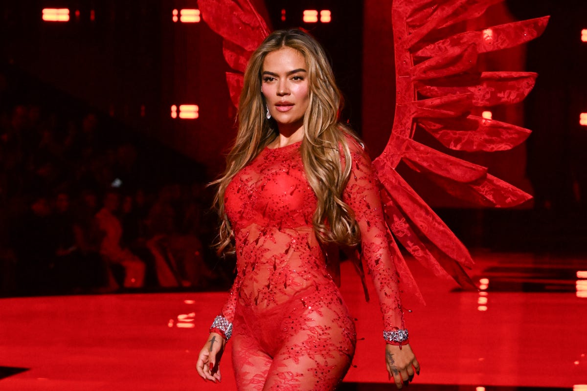 Karol G Brings Performs and Struts the runway @ the 2025 Victoria's Secret Fashion Show ...