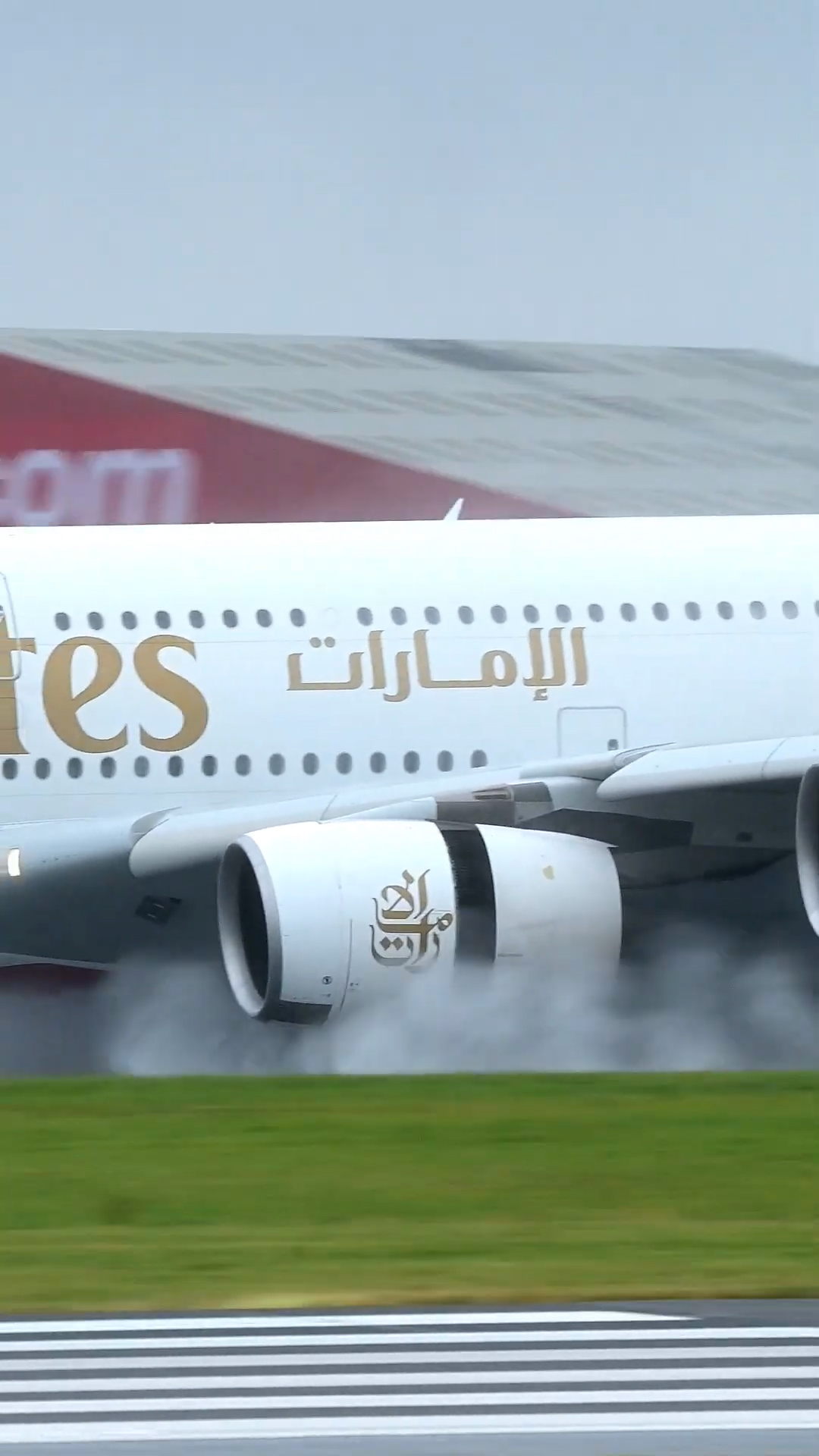 A380 Slides on Wet Runway During Landing