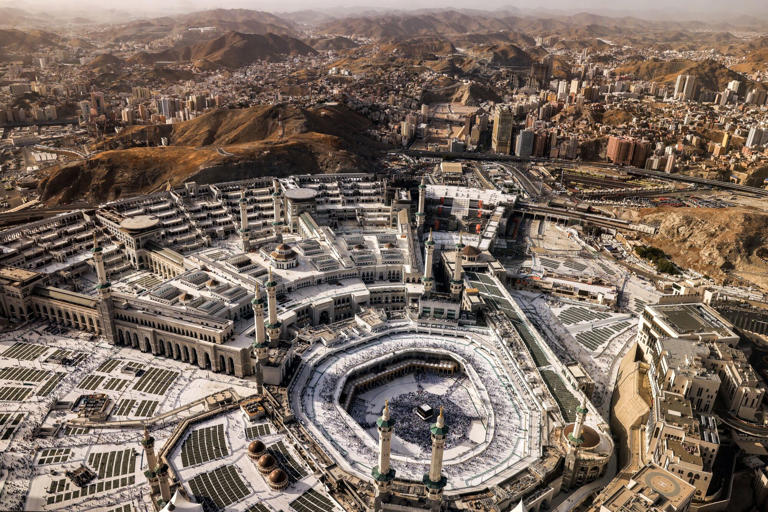 Saudi Arabia Plans Mega Mecca Expansion to Tap Pilgrim Gold Rush