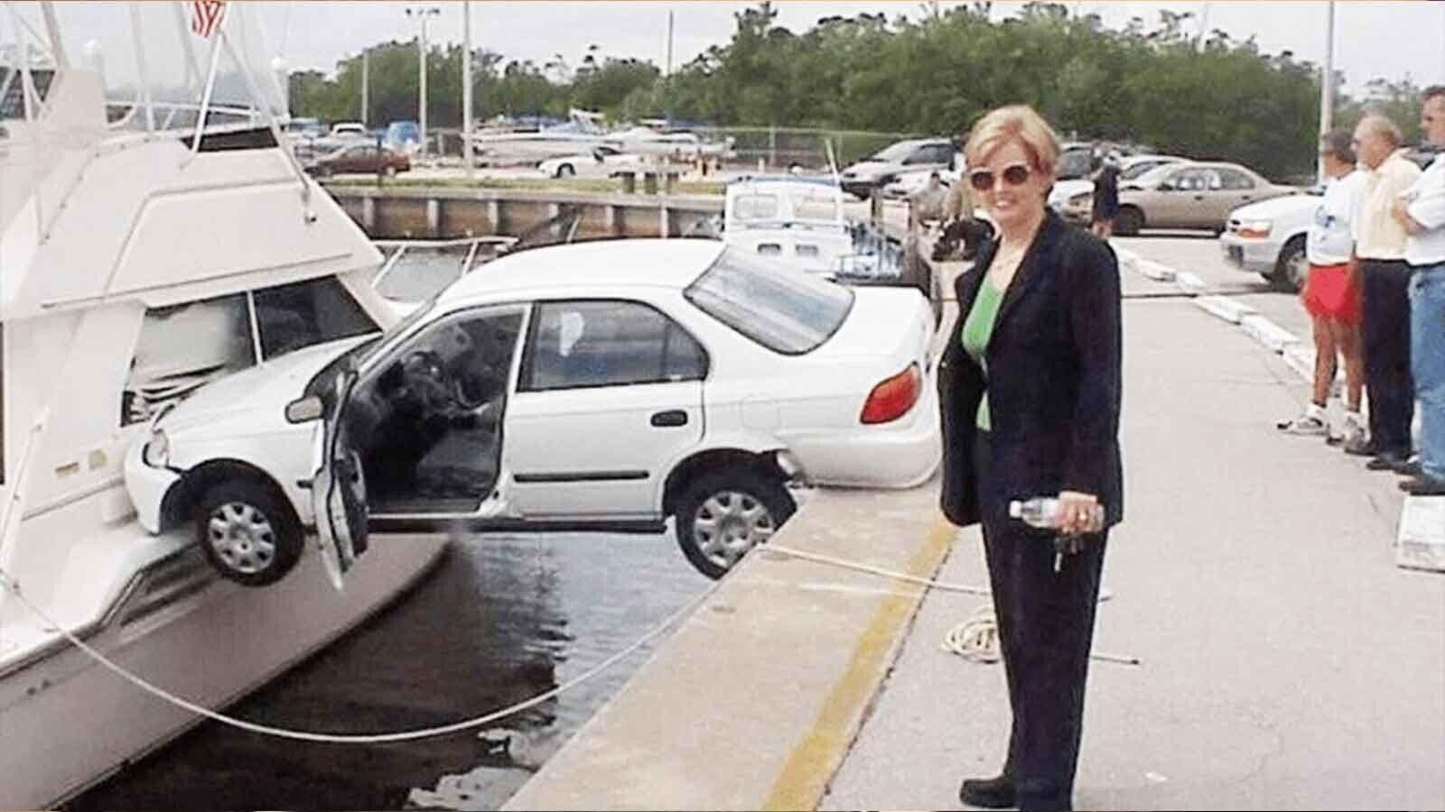21 Parking Fails That Somehow Defy Physics