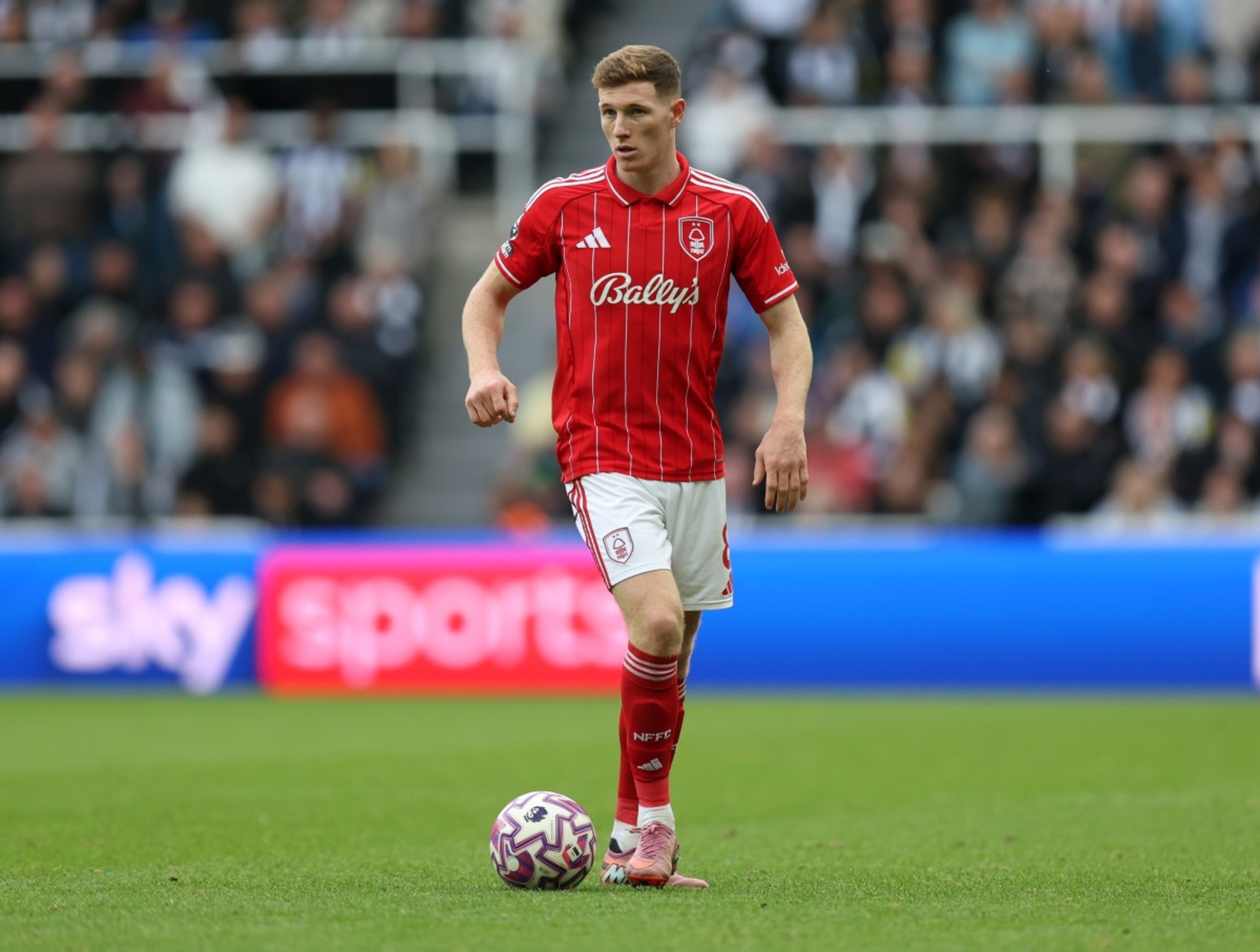 Chelsea rival Manchester City for £75m transfer of 'phenomenal' Premier ...