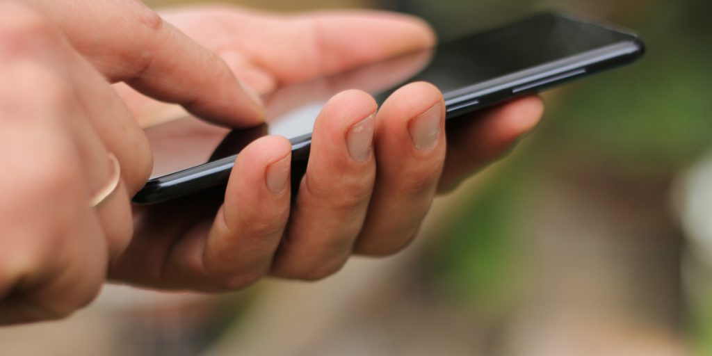 Tidligere CIA-agent advarer: Smartphones kan overvåge mere, end du tror