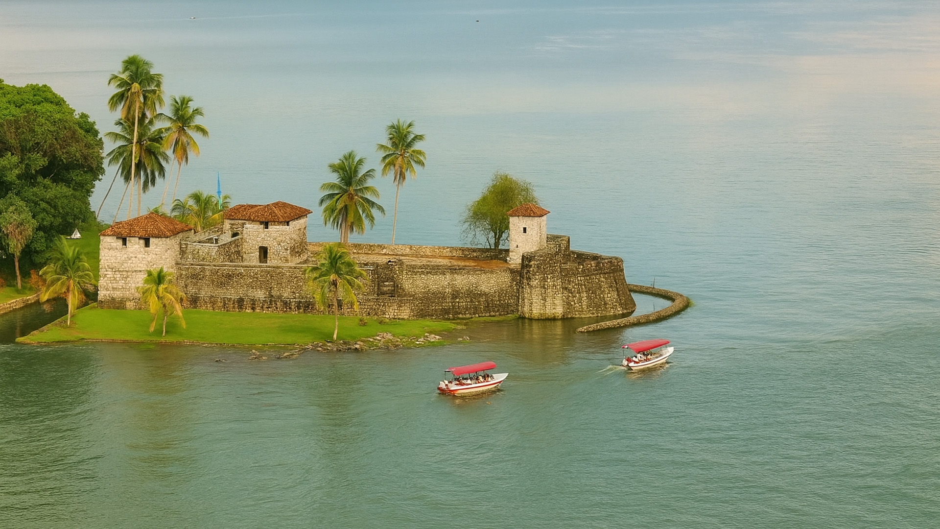 Castillo de San Felipe – Guatemala – Fort by the River in 4K