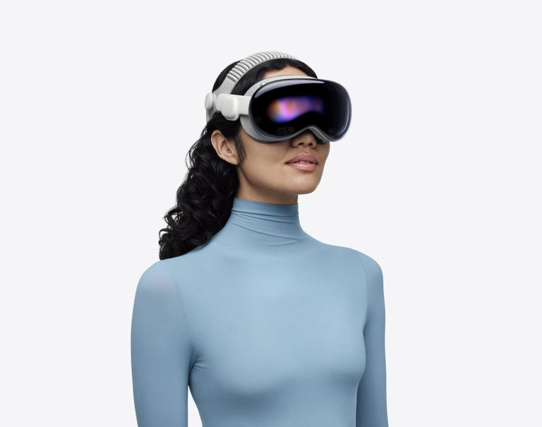 Apple halts Vision Pro, eyes smart glasses