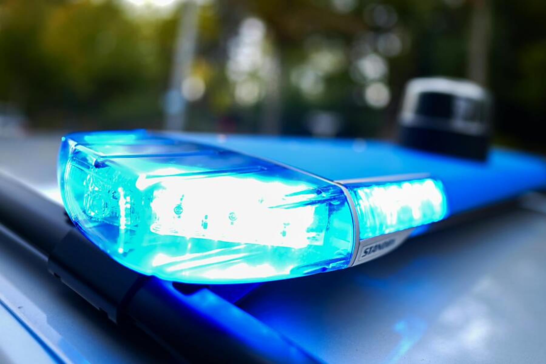 Ungebremst ins Heck: Mit 210 km/h in Sattelschlepper - Autofahrer auf ...