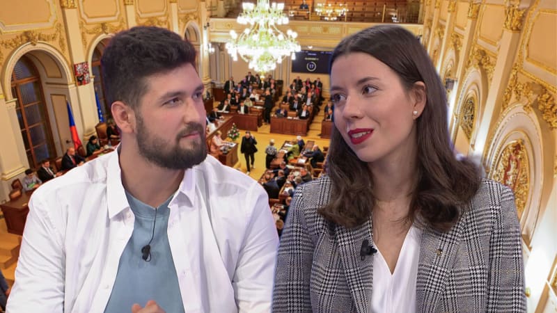 Válka mezi Motoristy a Piráty ve Sněmovně? Mladí poslanci čekají ostré ...