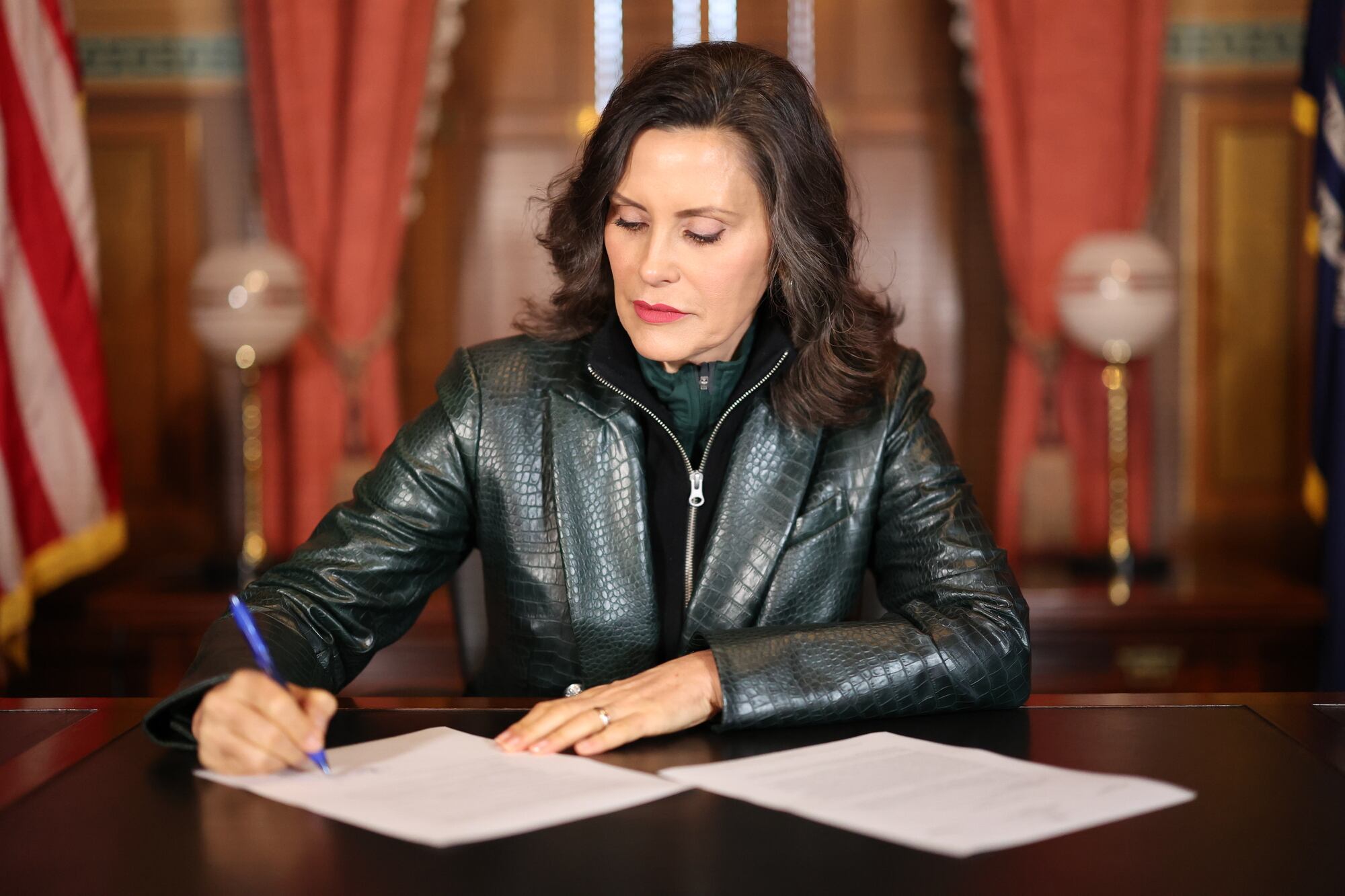 Whitmer signs Taylor Swift bill into law, prohibits bots from buying ...