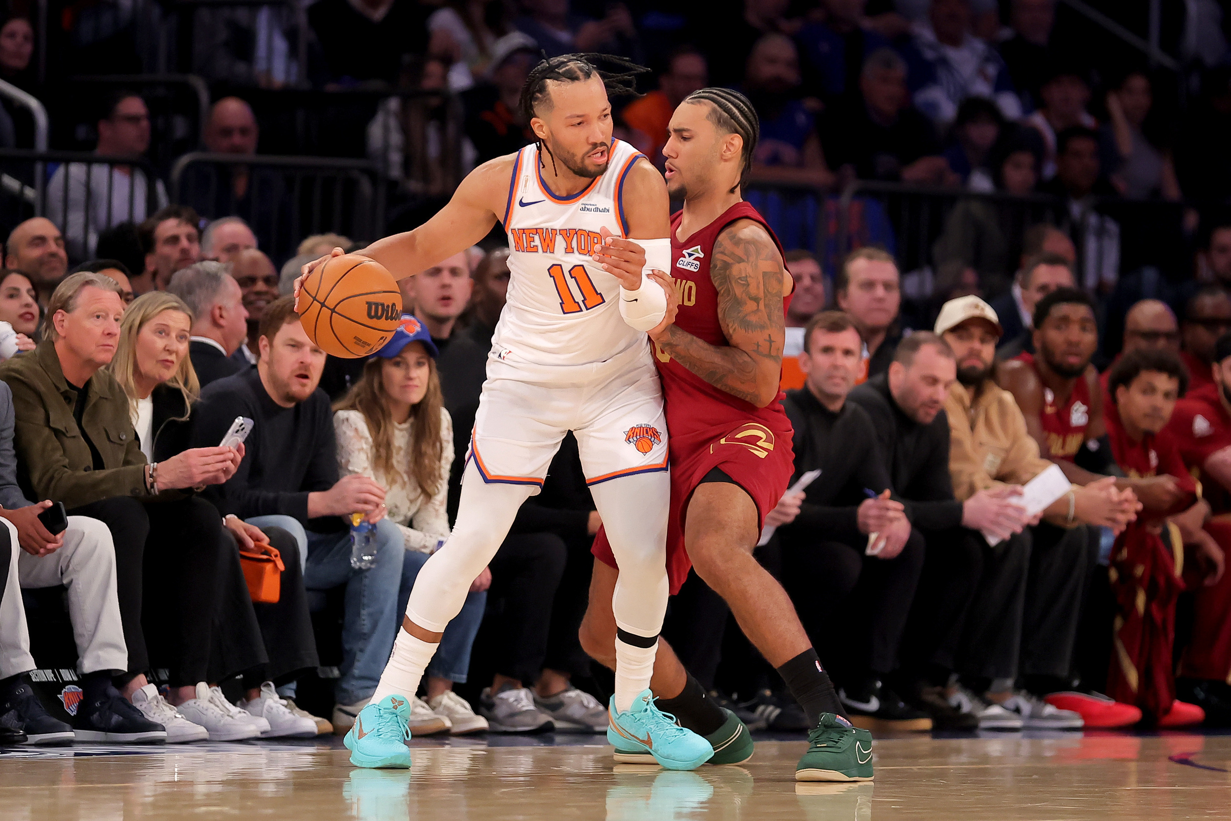 Physical Knicks break losing streak to Cavaliers in opener