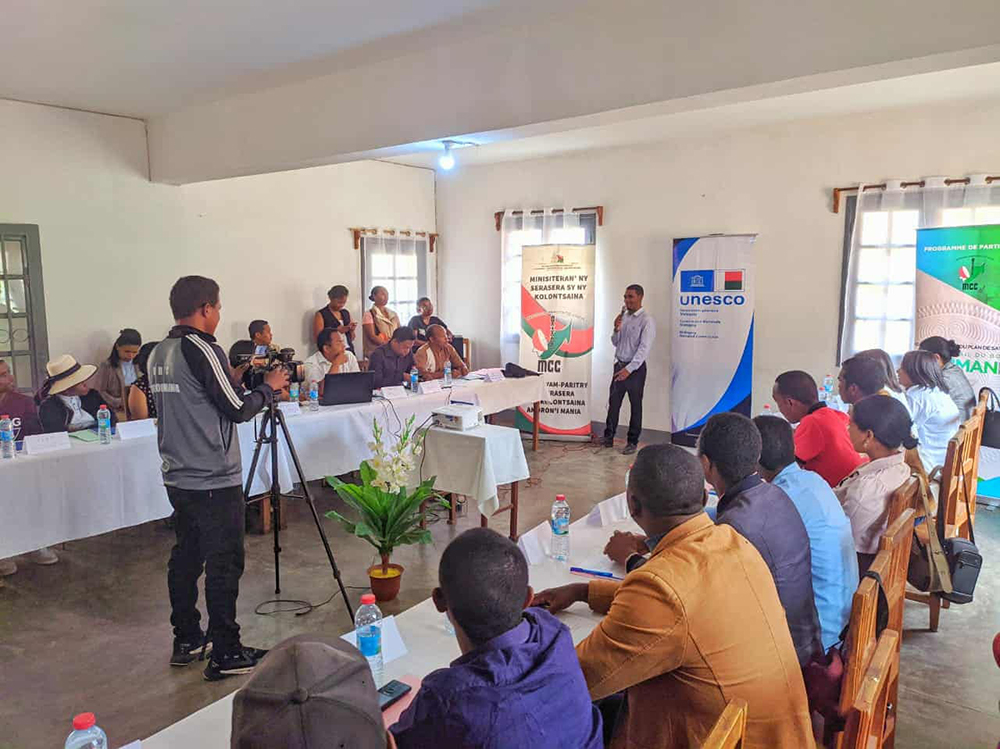 PATRIMOINE - Les Zafimaniry transmettent un héritage aux générations ...