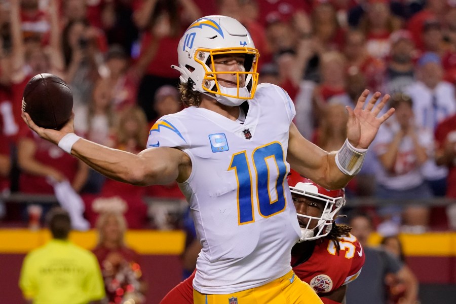 4 former Oregon QBs starting during Week 8 in the NFL