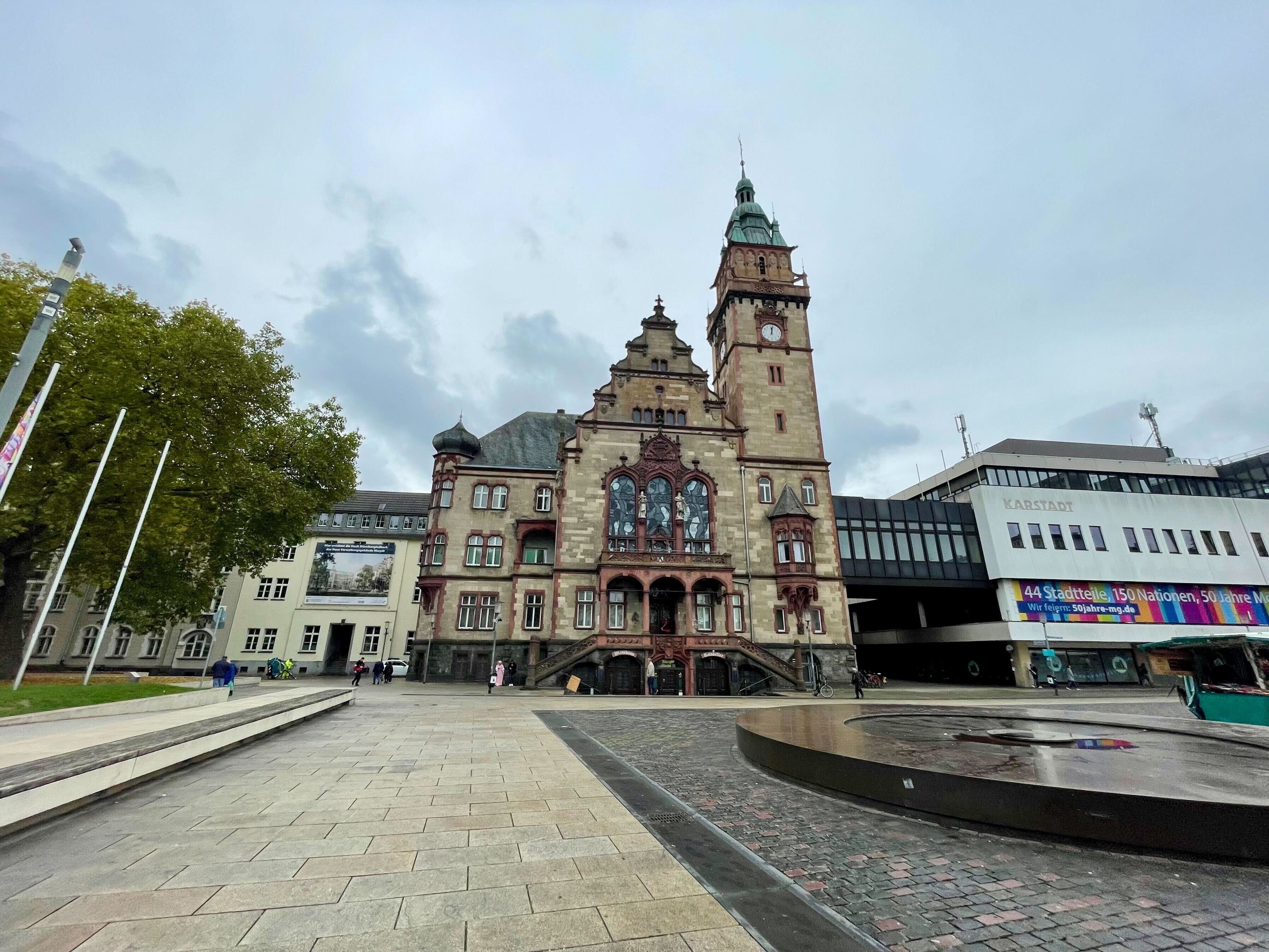 Wie es rund ums Rathaus Rheydt vor dem Abriss-Start aussieht